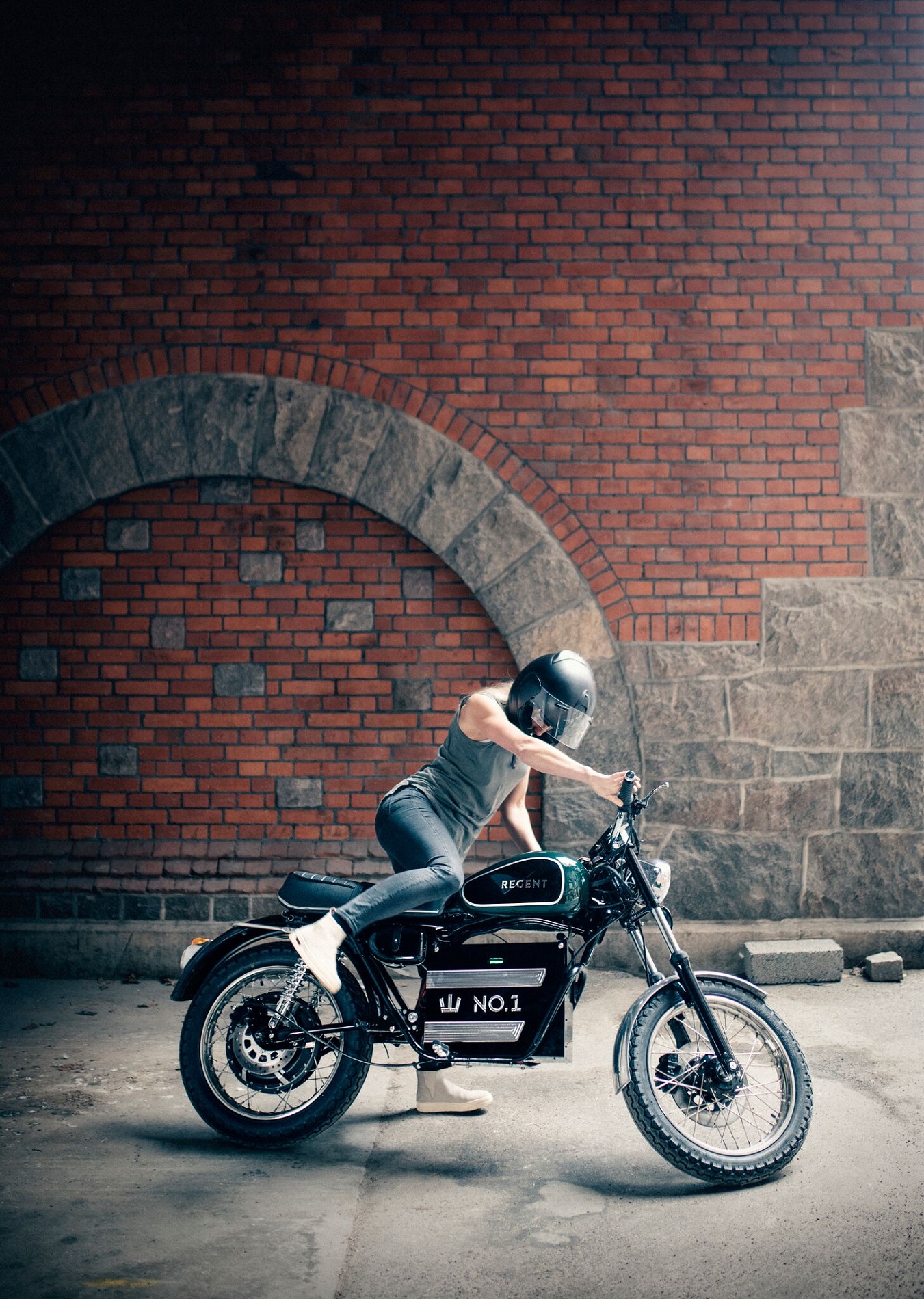 Elektromos retro motor Svédországból - Villanyautósok