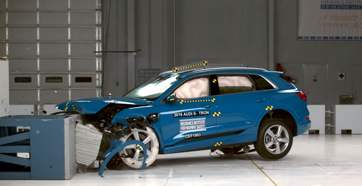 Az Audi e-tron az első elektromos SUV, amely megkapta az IIHS ...