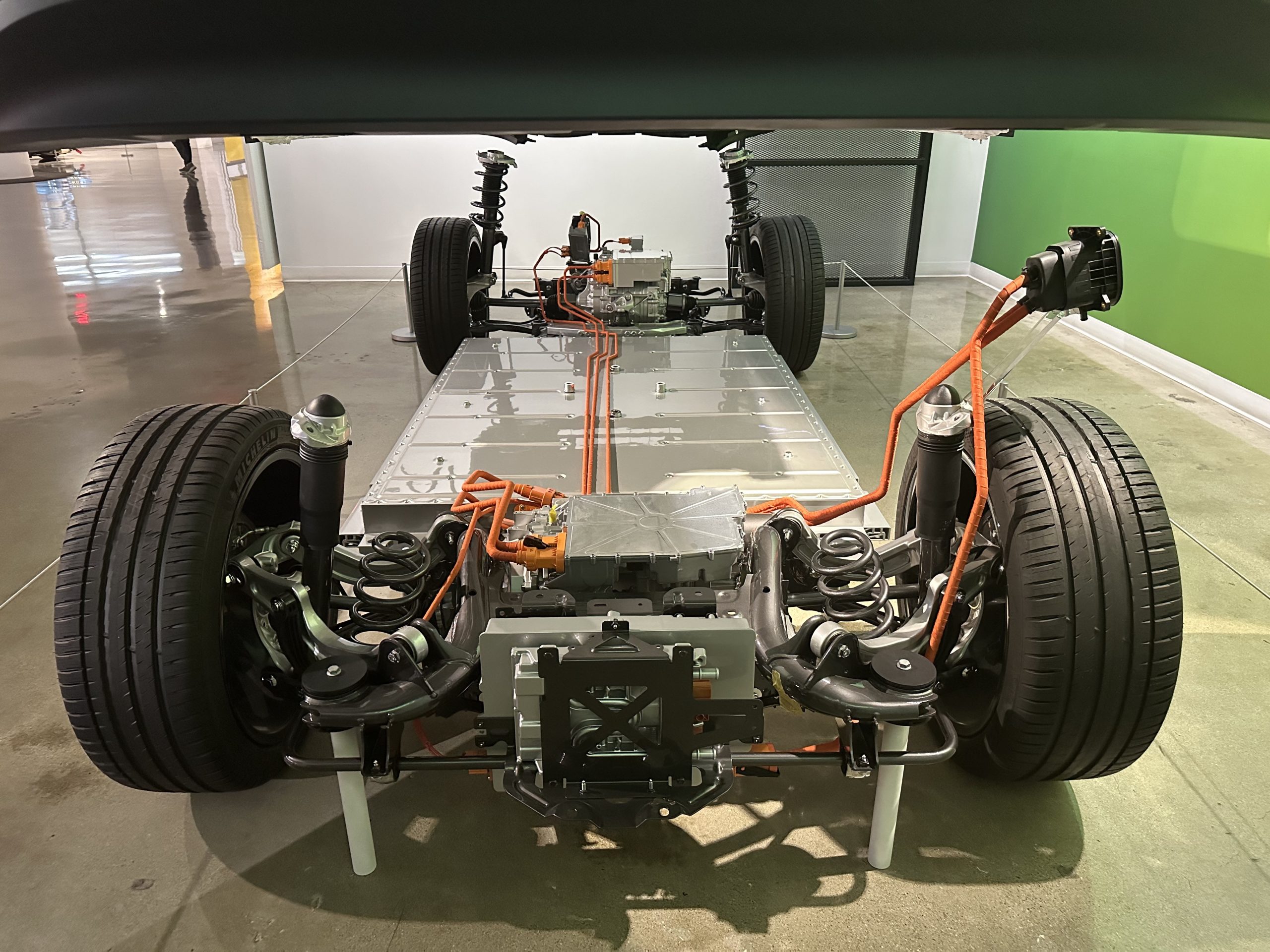 Villanyautósok - A Petersen múzeum elektromos autói - Villanyautósok