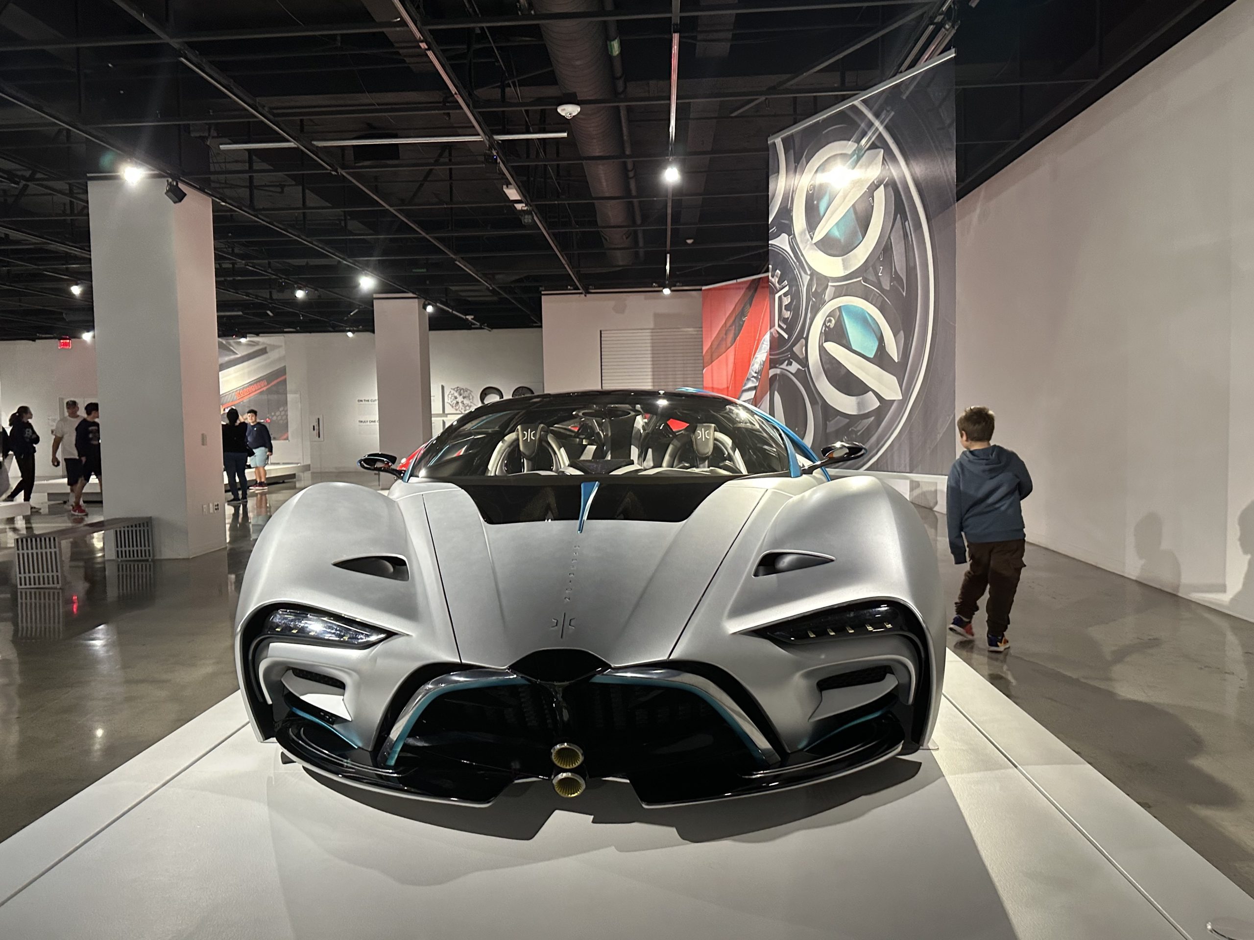 Villanyautósok - A Petersen múzeum elektromos autói - Villanyautósok