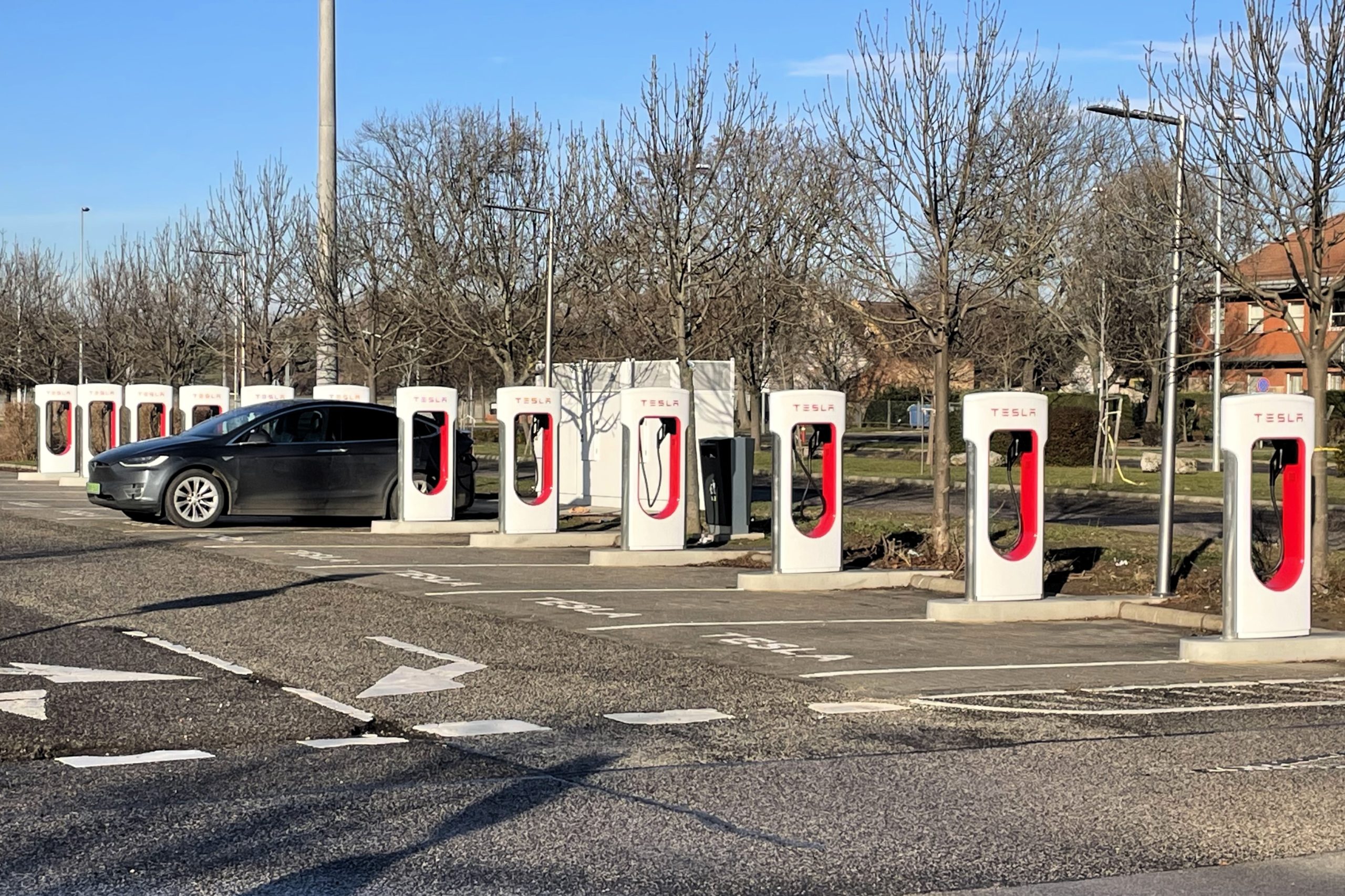 Olcsóbb lett a töltés a Tesla Superchargereken Magyarországon ...