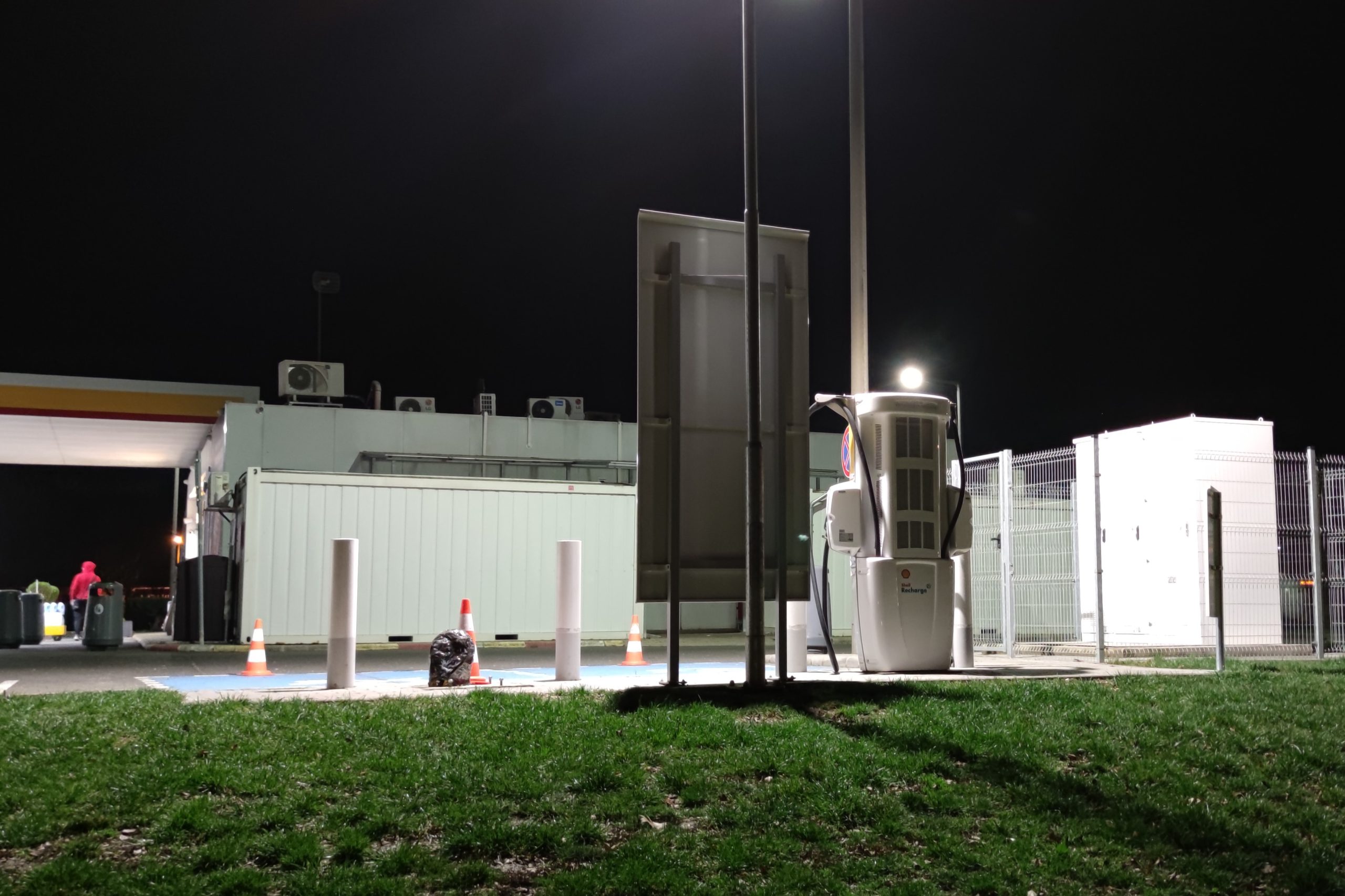 Leszerelték az M3 autópálya ultratöltőjét - Villanyautósok