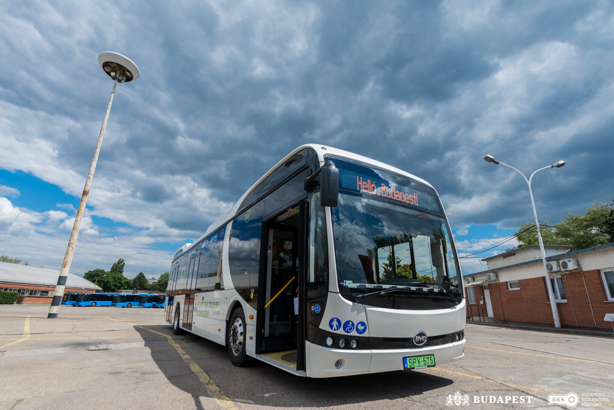 Hetven tisztán elektromos BYD busz érkezik Budapestre - Villanyautósok