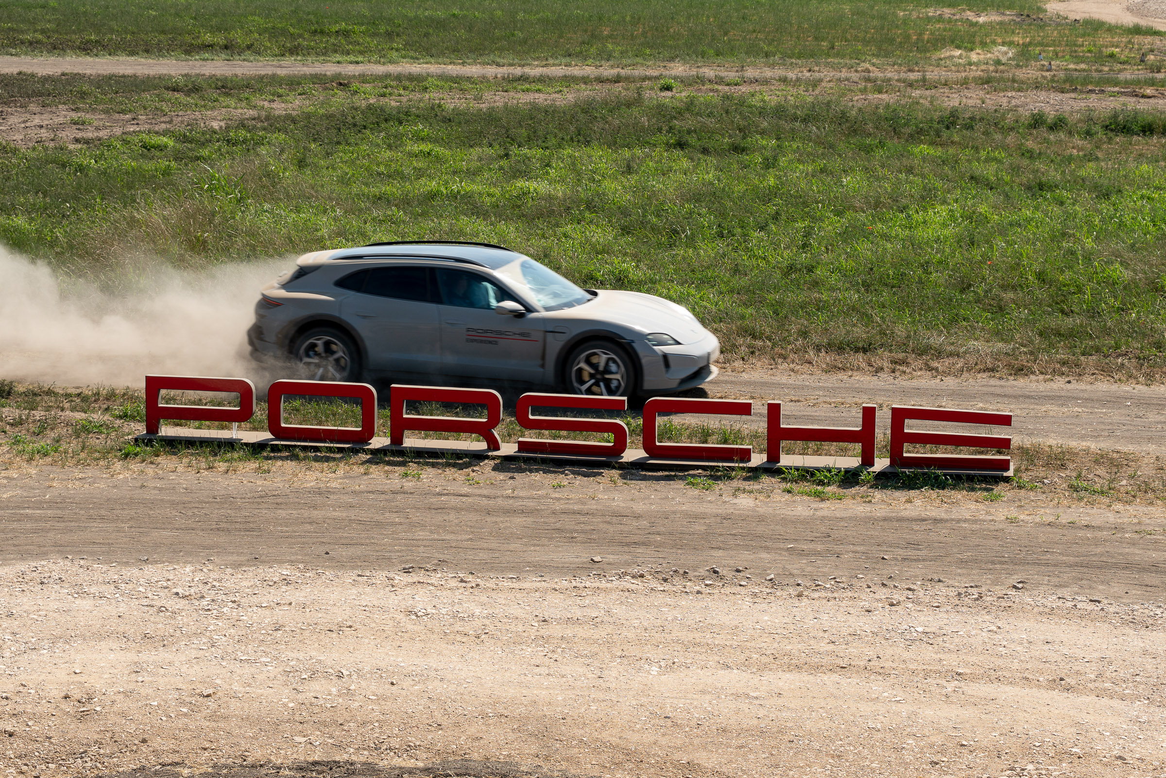 Jól bírják a gyűrődést az elektromos Porschék - Villanyautósok
