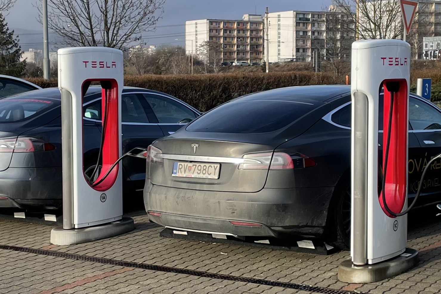 Szlovákiába érkezik a Tesla - Villanyautósok