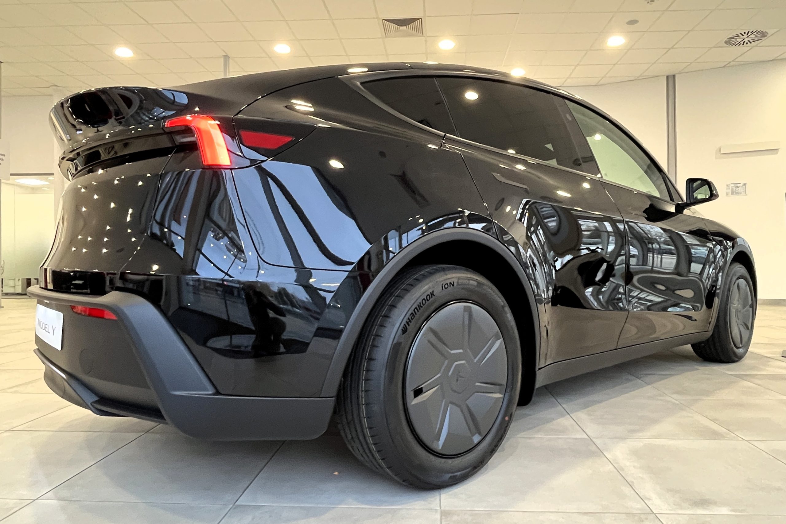 Megnéztük a fapados Tesla Model Y-t - Villanyautósok