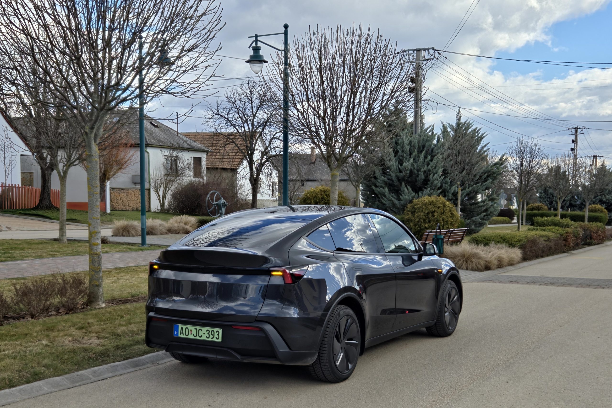 Három hónapig élt a legújabb Model Y variáns - Villanyautósok